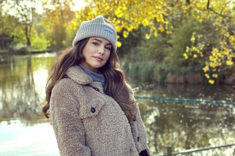 Kelly Brook - Biography, Career, Movies & TV Shows, Net Worth - Kadhal.net