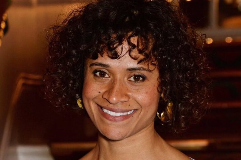 Angel Coulby - Biography, Career, Net Worth - Kadhal.net