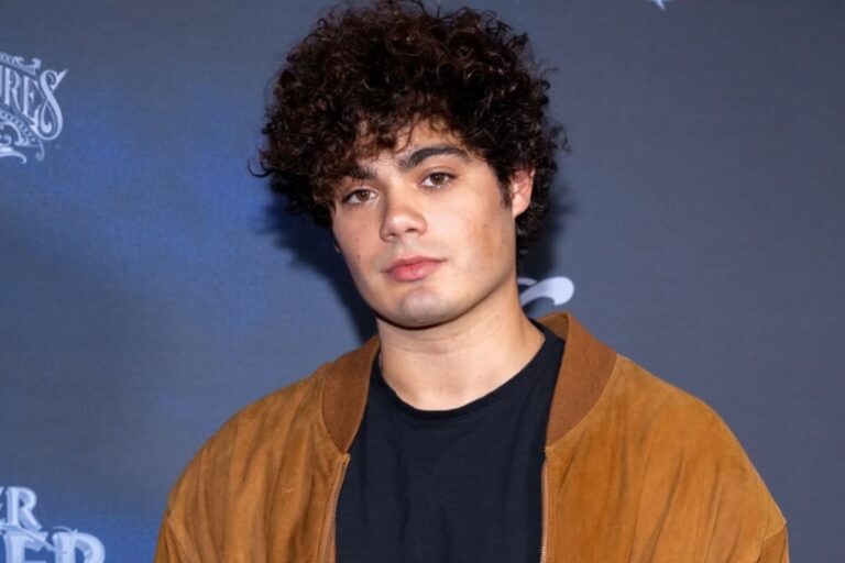 Emery Kelly - Biography, Career, Net Worth - Kadhal.net