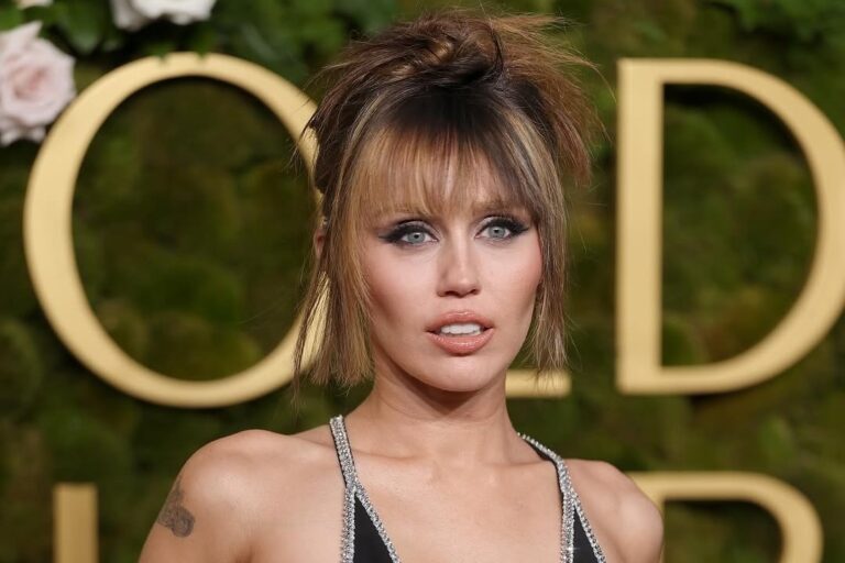 Miley Cyrus - Biography, Age, Career, Net Worth - Kadhal.net